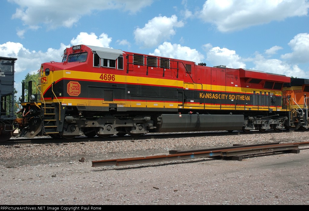 KCS 4696, GE ES44AC, on the BNSF